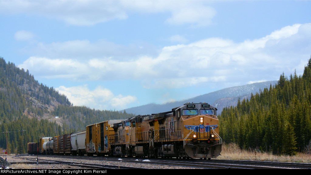 UP 5773 Manifest Approaching Moffat Tunnel